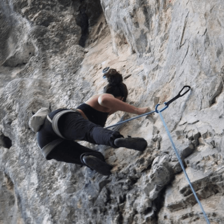 DeadPoint Climbing: What is It? [And How To Do It]
